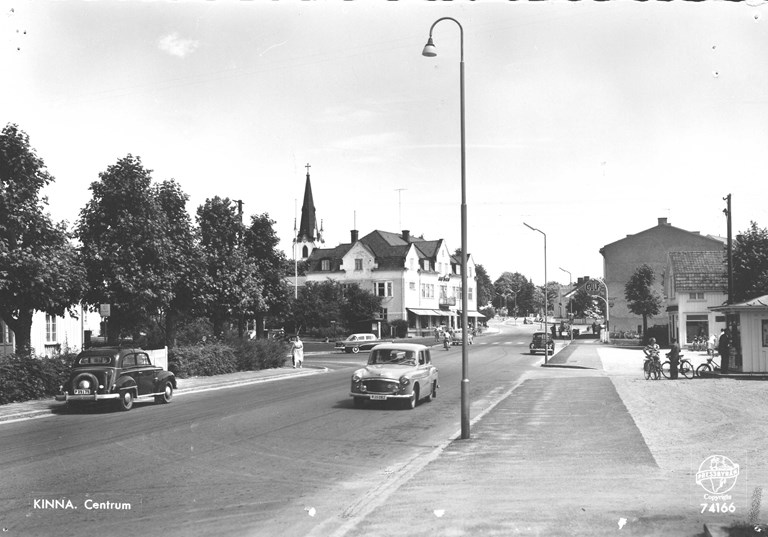 Kinna centrum ifart från Skene.jpg